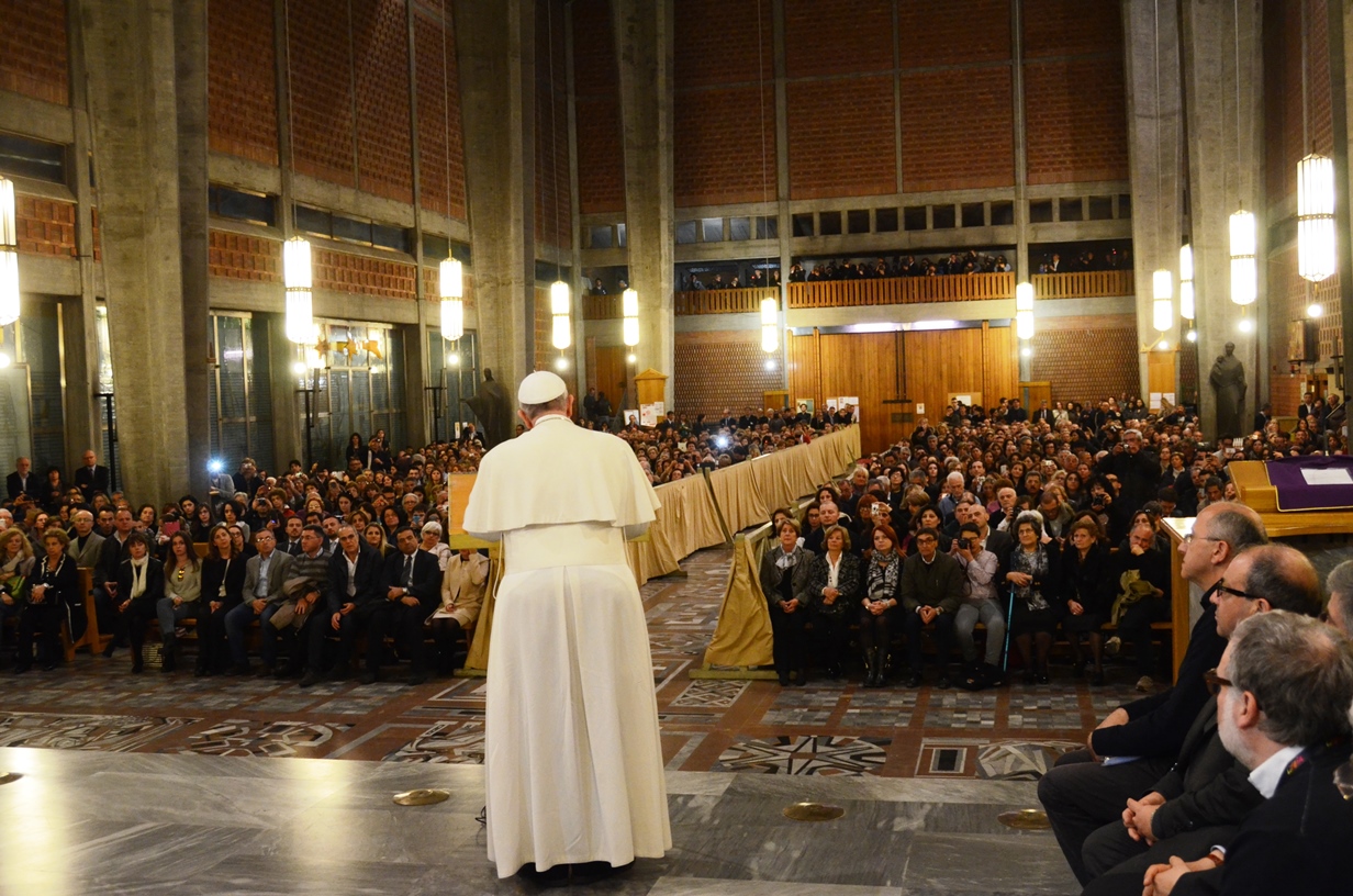 "Umile e coraggioso. La sua figura luminosa un faro in questi tempi bui"